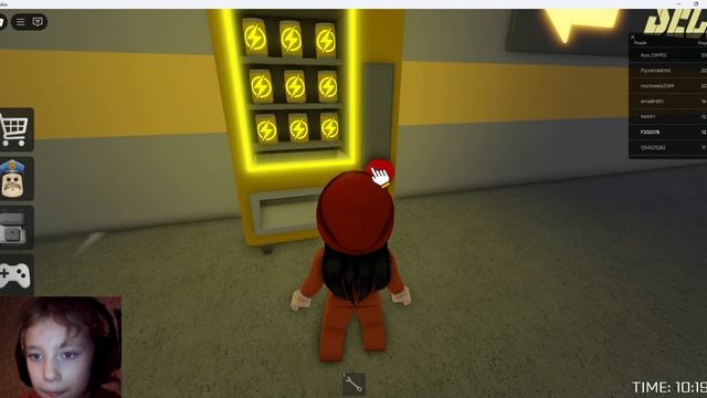 Новогодний Барри выбирается из клетки