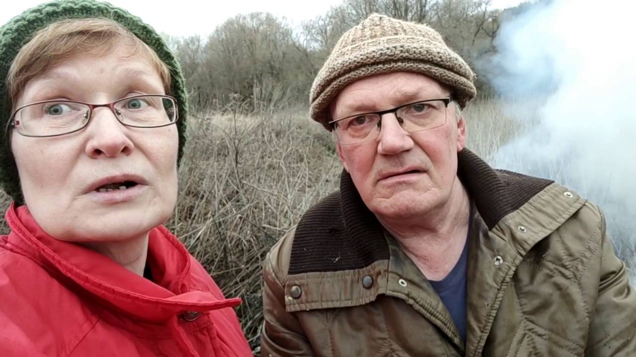 Архив 2023 г. В деревенском доме не хватает окон... для рассады. Захотелось редиски. Спалить сарай?