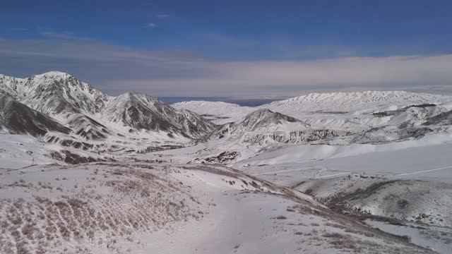 Ущелье Чункурчак. Подвесной (парящий) мост.
Кыргызстан 🇰🇬 Гид Юрий Антропкин. 8.03.2025