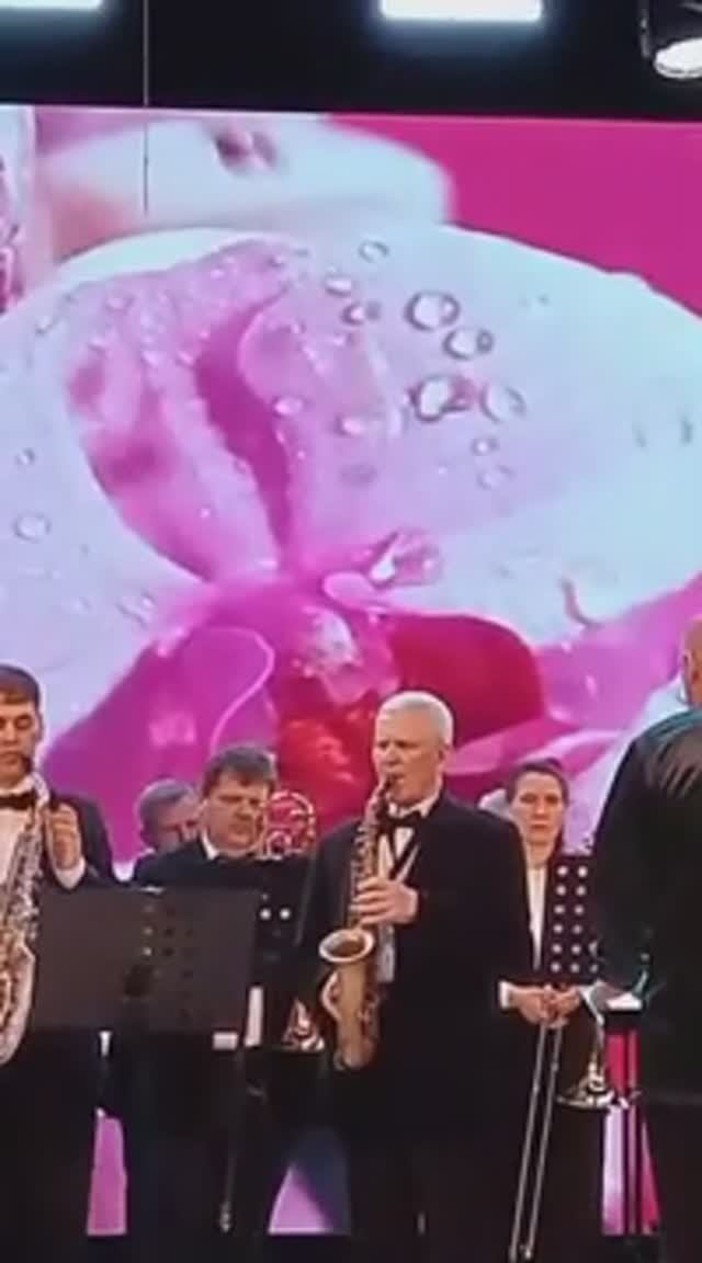 Духовой оркестр г. Анапы - "Я люблю тебя до слёз" (отрывок из попурри песен о женщинах, 07.03.2025)
