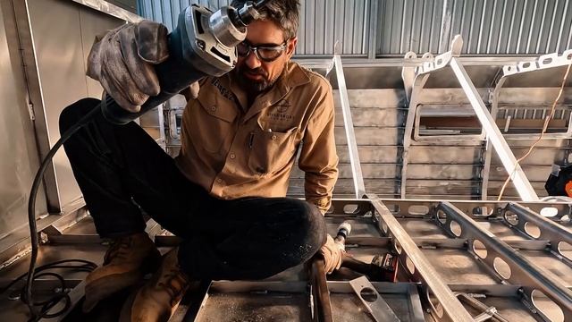 Электрическая основа нашего катамарана (Я надеюсь, она работает) ⚡️ Часть 12