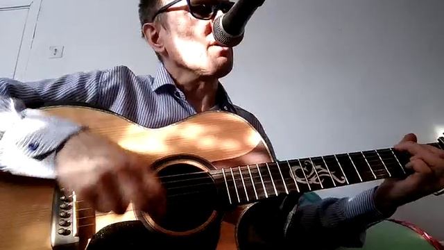 Рюмка водки на столе