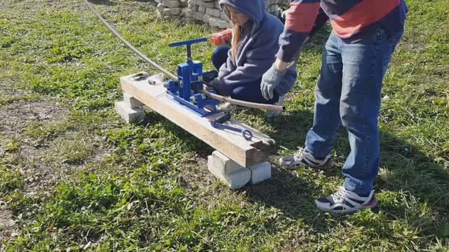 Что такое трубогиб и как им работать. Навес над дверью из металла. Инструмент для сгибания труб.