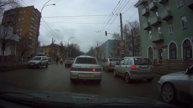 По встречке. Типа не нарушаю