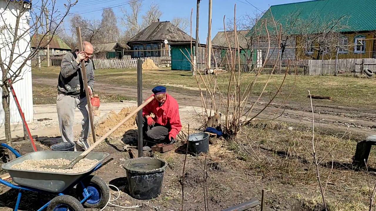 Архив 2023 г. Четыре дня под забором: своими руками строим изгородь на нашем деревенском участке.