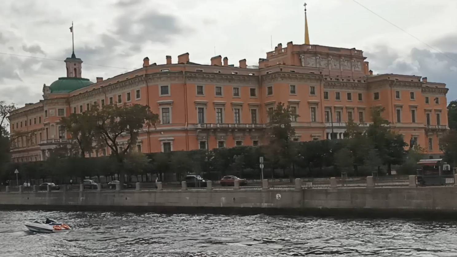 Прогулка по Михайловскому саду