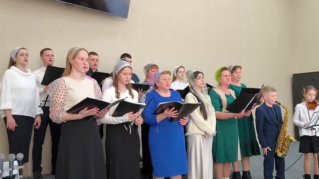 Хор: И повелительно и нежно