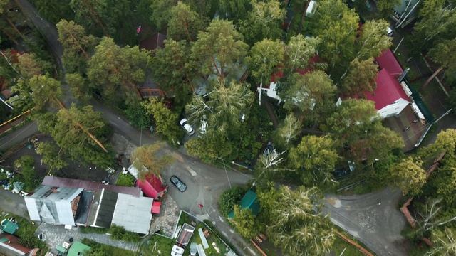 Яхты и штиль на озере Увильды на закате с высоты птичьего полета 18 июня 2022 г