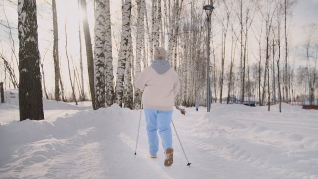 ЖК Мотовилихинsky - это заниматься скандинавской ходьбой каждое утро
