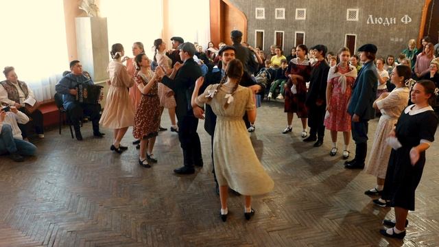 2025 Молодо-зелено Колокольцы