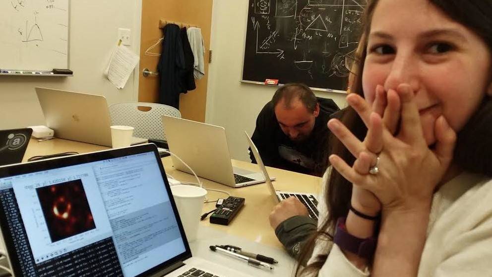 Фотография чёрной дыры и День Космонавтики