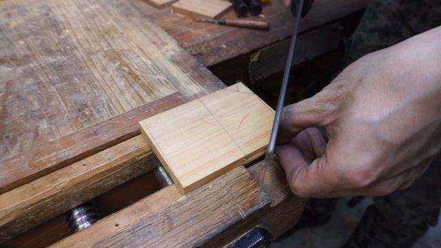 Столярные соединения: соединение ножек и обвязки (фартука) в зажим