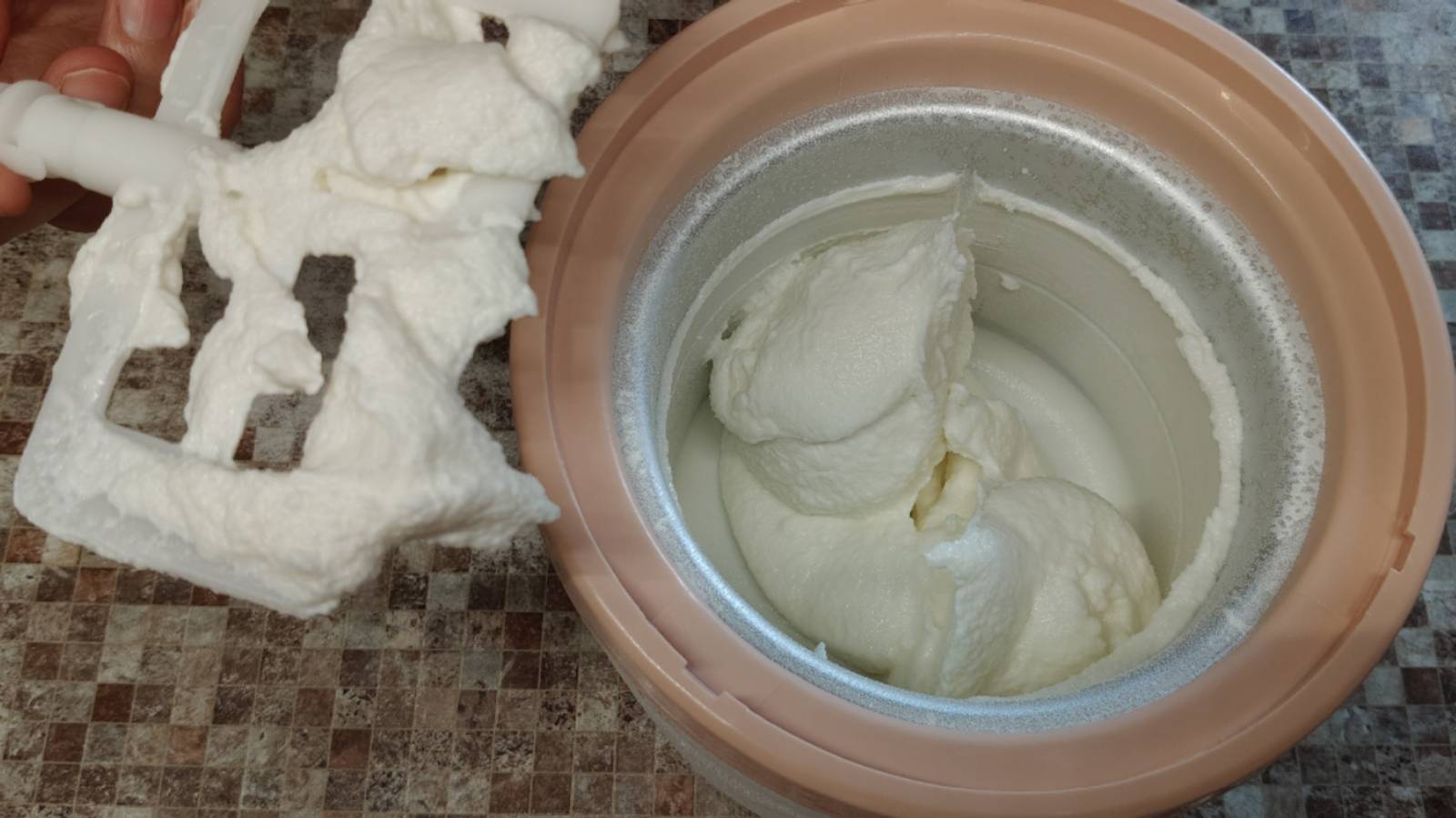 Ванильное мороженое в мороженице - рецепт.