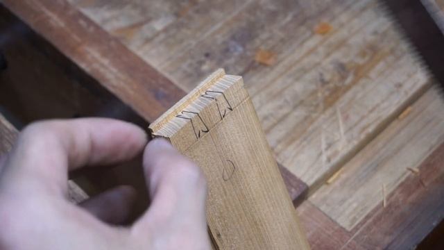 Столярные соединения: соединение на "глухой ласточкин хвост" обвязки (фартука) стола