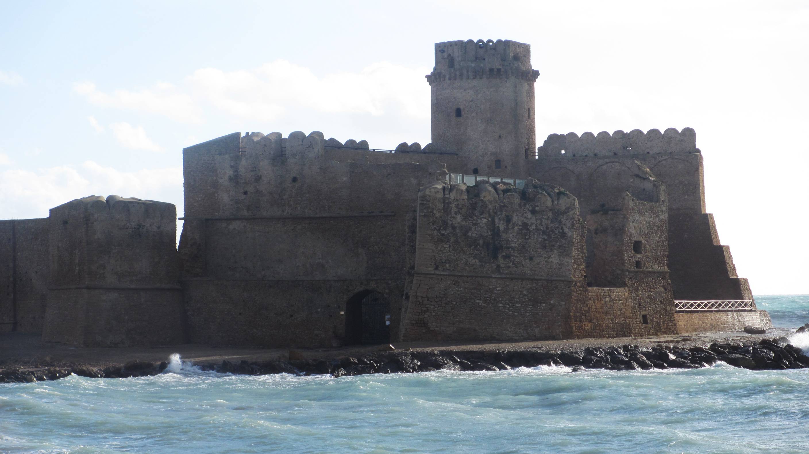 Кастелло Калабрия. Ч.11. Италия. Путешествие по Сицилии и Калабрии. Восточное побережье Калабрии.