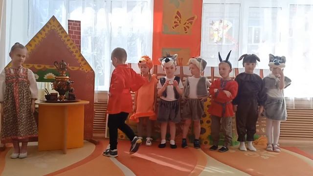 Воспитанники средней группы "Фантазеры" на "Ярмарке потешек".