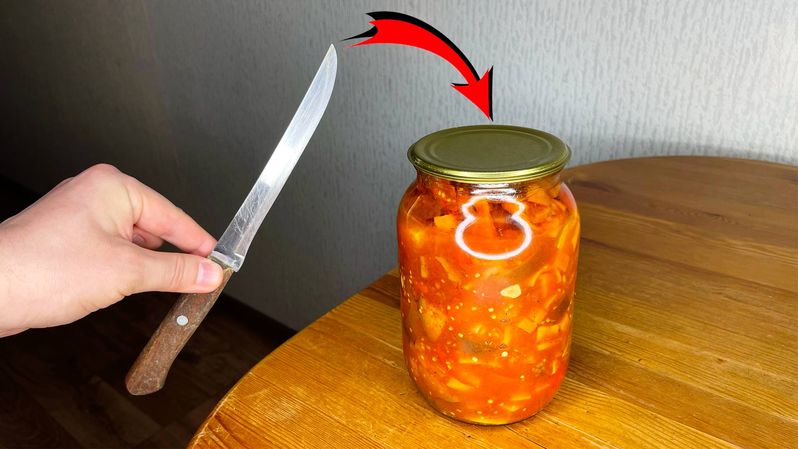 НОВЫЙ СПОСОБ как ОТКРЫТЬ ЗАКАТАННУЮ БАНКУ без открывалки С ПОМОЩЬЮ НОЖА!!!
