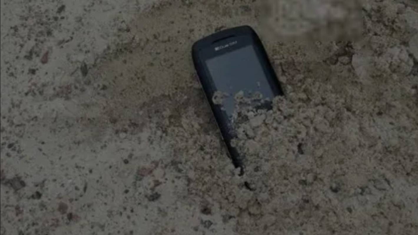 Поиск на пляже. Мобильник ,из прошлого  I'm A Treasure Hunter.