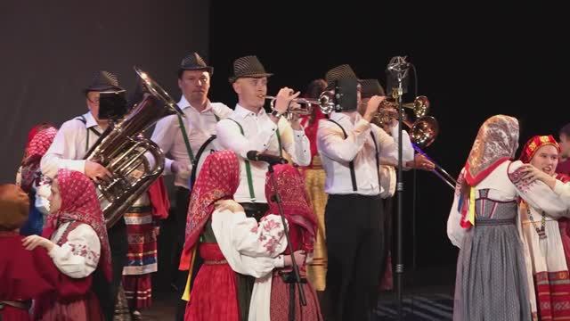 Юбилей ФА "Радуга".
Средняя группа и оркестр "Модерн"!