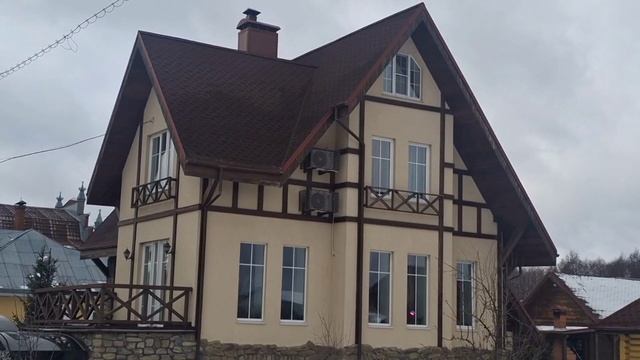 Проверяем свой объект 10 лет спустя.
Как выглядит подшив карниза из лиственницы?