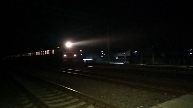 Штадлер ЭПг-006 и ЭР9Т-716 на станции Ратомка