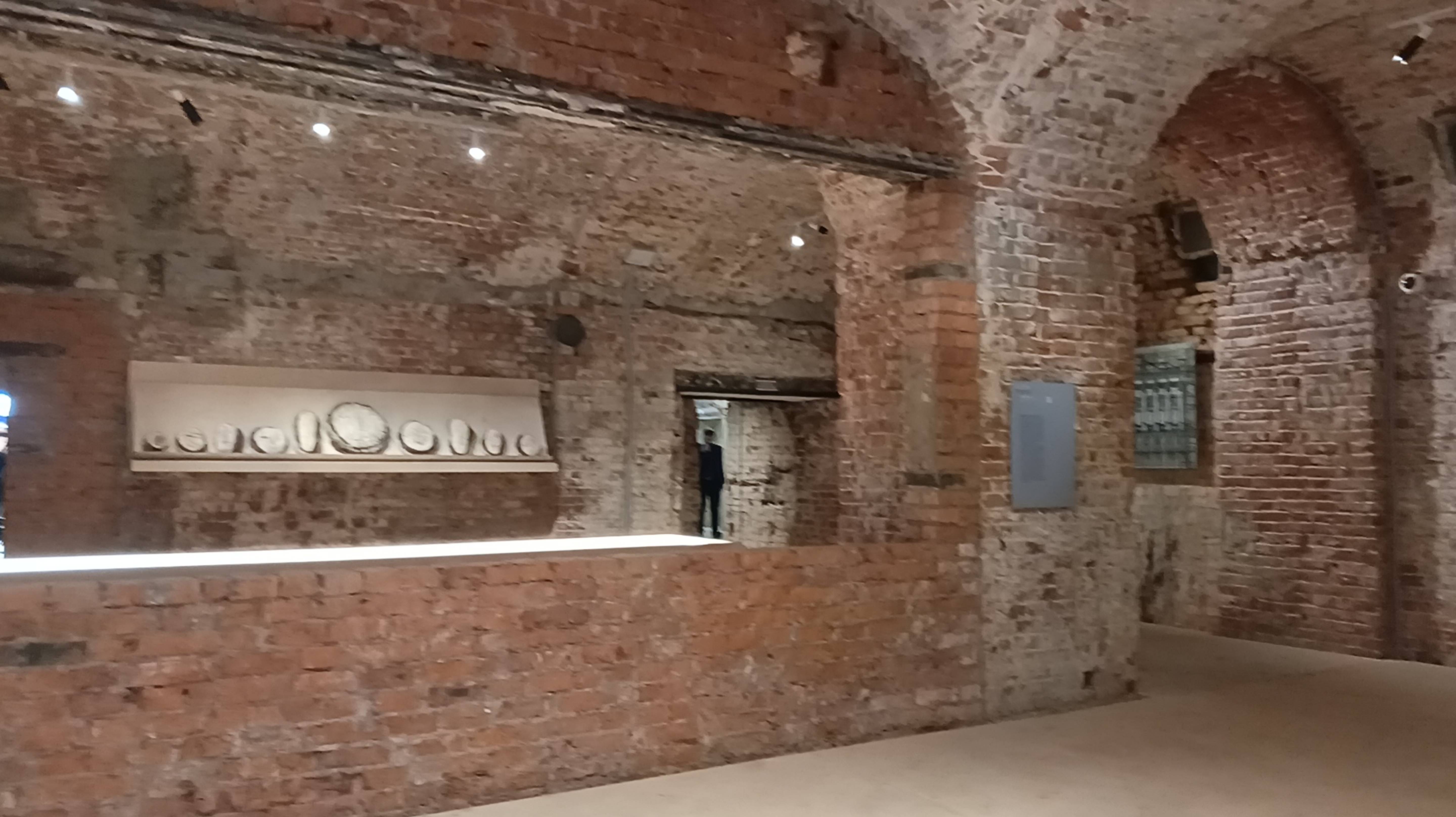 Прогулки по Москве. Выставка и экскурсия  в Доме Демидова. Часть 1