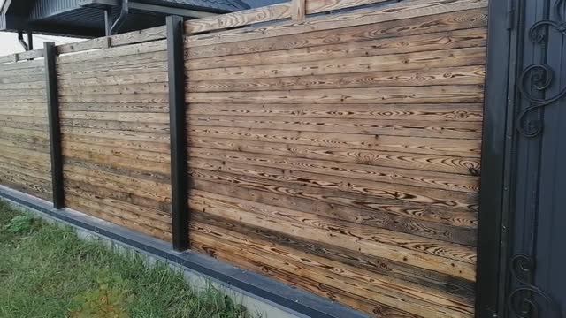 Красивый забор из досок и профильных труб своими руками.