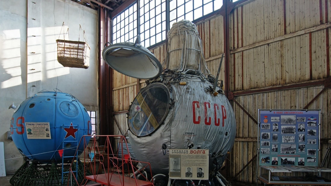 Прыгают ли с парашютом из космоса?