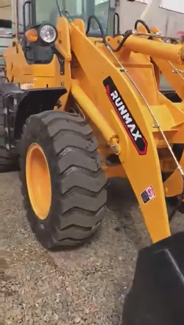 Фронтальный погрузчик Runmax 960E