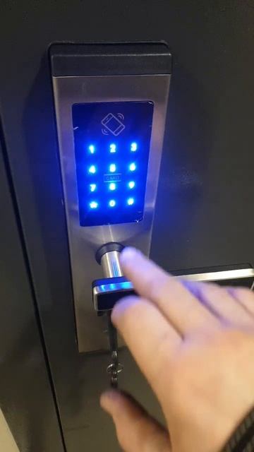 установка умного замка14.40.47