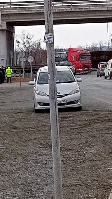 13.03.25-столкнулись две машины,другим неудобно объезжать ....VID20250313152037