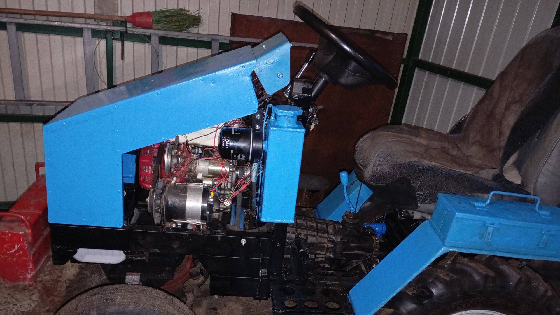 сделал капот на МТ классика