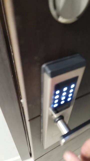 установка умного замка14.33.33