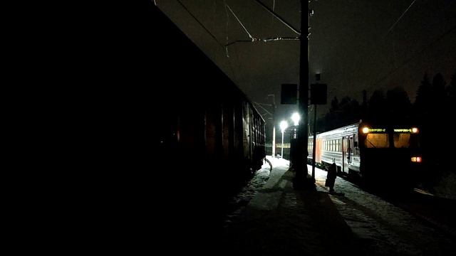 Электровоз ВЛ11-421 с грузовым поездом