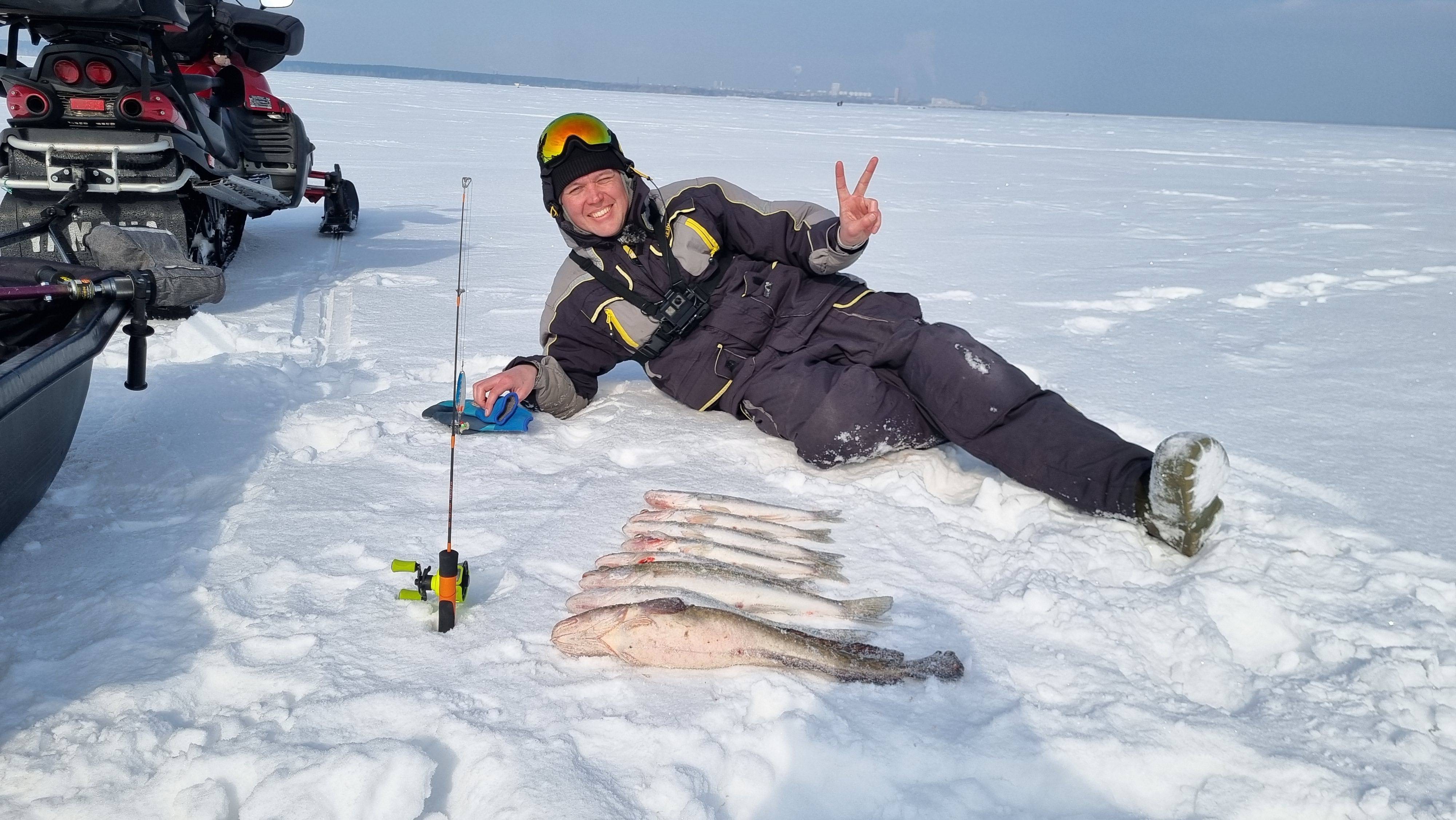 Ловим весеннего судака с отцом на водохранилище. А еще попался ОН....