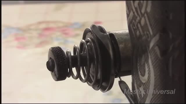 Как сделать компенсационную пружинку на ручную  машинку.