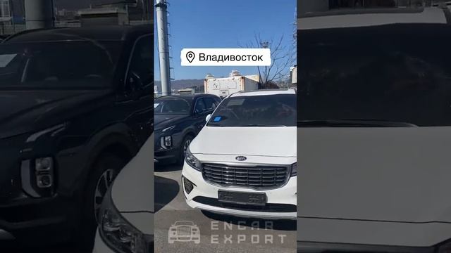 Погрузка авто в порту . Экспорт из Южной Кореи