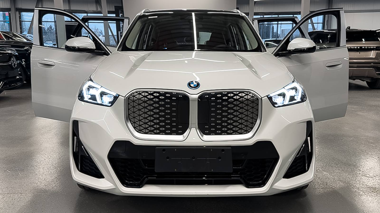 BMW iX1 xDrive30L - Визуальный обзор