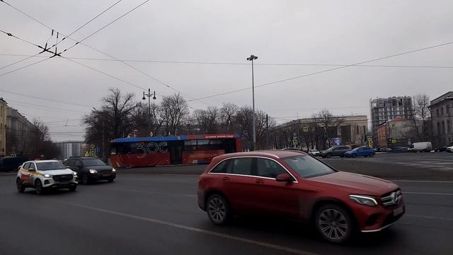 Трамвай 300 лет СПБГУ на площади Московские ворота.mp4
