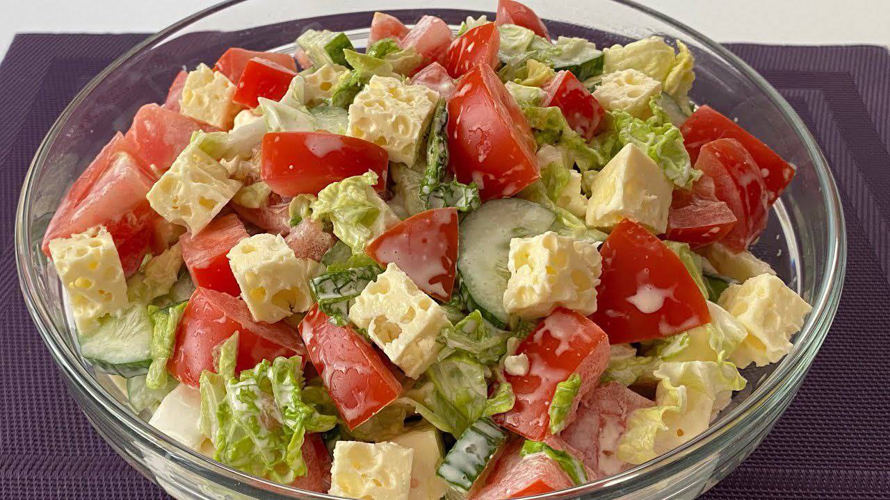 Вкусный салат с овощами и сыром, который не лень готовить каждый день.