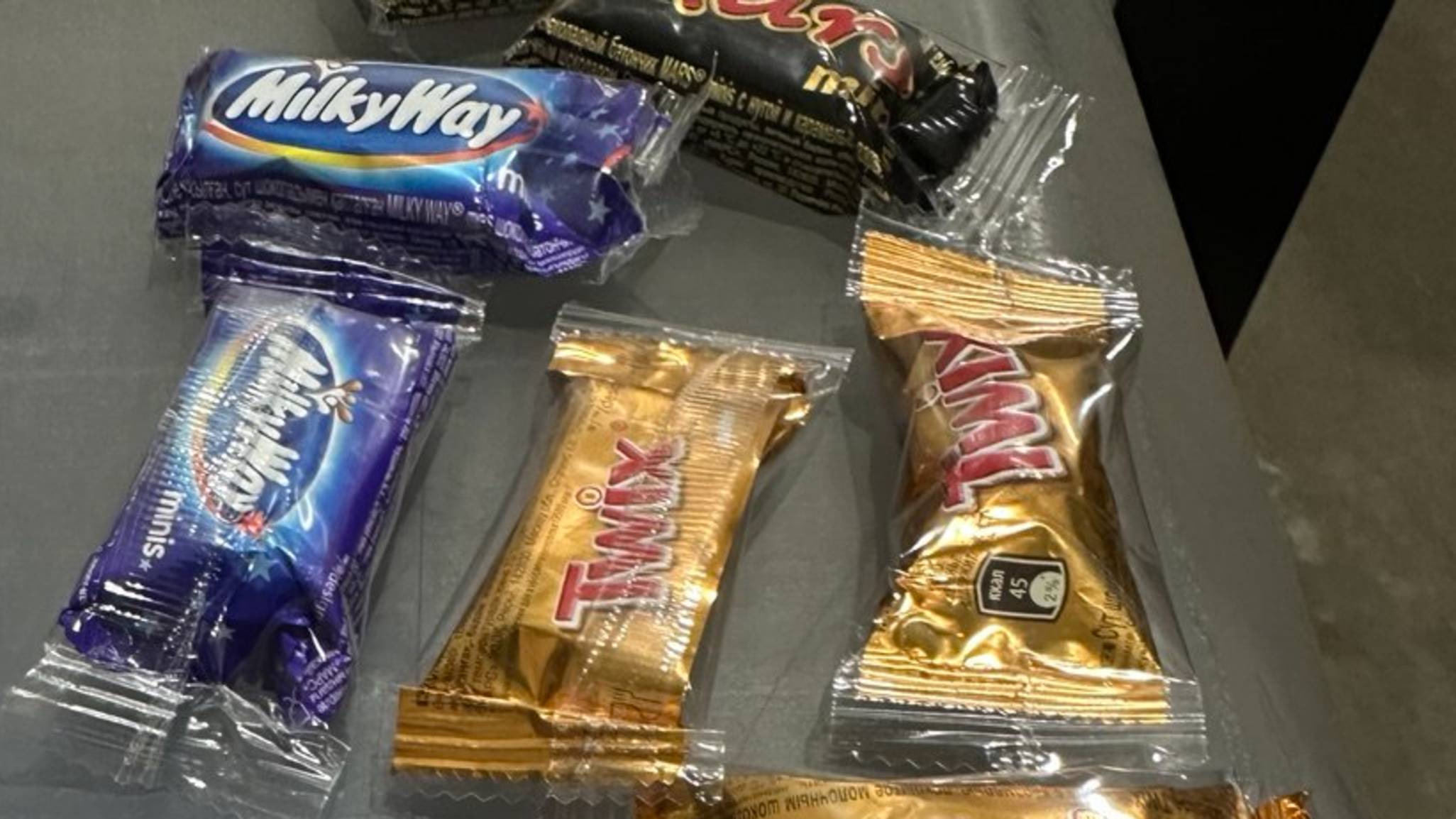 Упаковка шоколадных батончиков на оборудовании компании ПРОСТОР-К