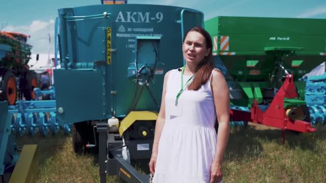 АКМ-9： 5 преимуществ кормораздатчика!