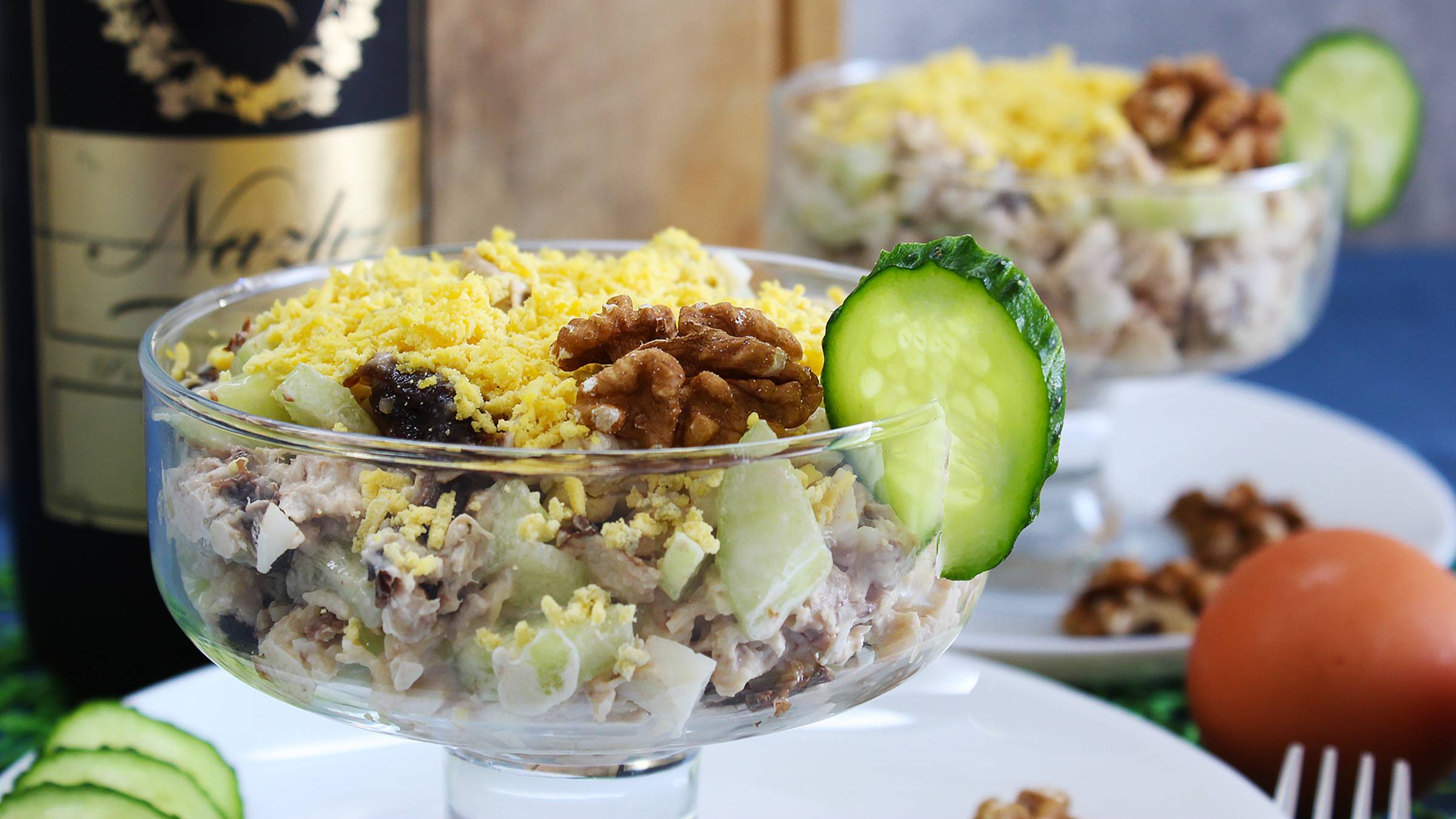 Салат с вареной курицей и черносливом. Курица и чернослив - идеальное сочетание.