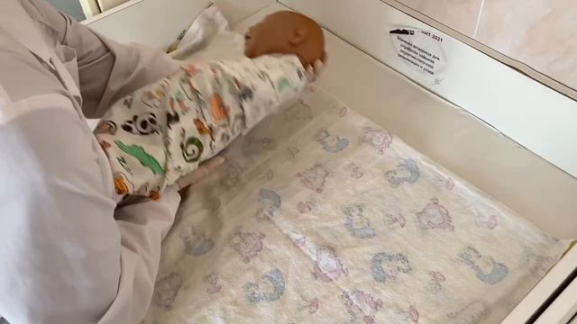 Пеленание новорожденного