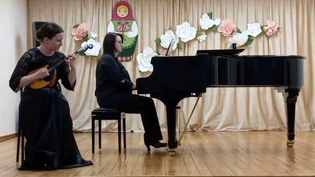 Ф. Легар «Паганини-мелодия» Играет Ларина Виктория (домра) НГК им. М.И. Глинки Новосибирск