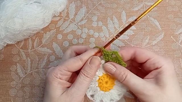 Квадратный мотив крючком "Ромашка"