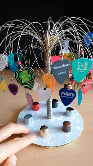 #дерево #медиаторы #струны #скульптура #творчество #арт #артобъект #tree #guitarstrings #artandbrix