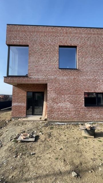 Не стандартный дом 106 квадратов на 6 сотках, с эксплуатируемой крышей, дом на юге +79186752816