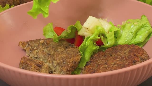 овсяные котлеты!на вкус как мясо!супер экономный рецепт! #рецепт #экономия #веган #овсянка