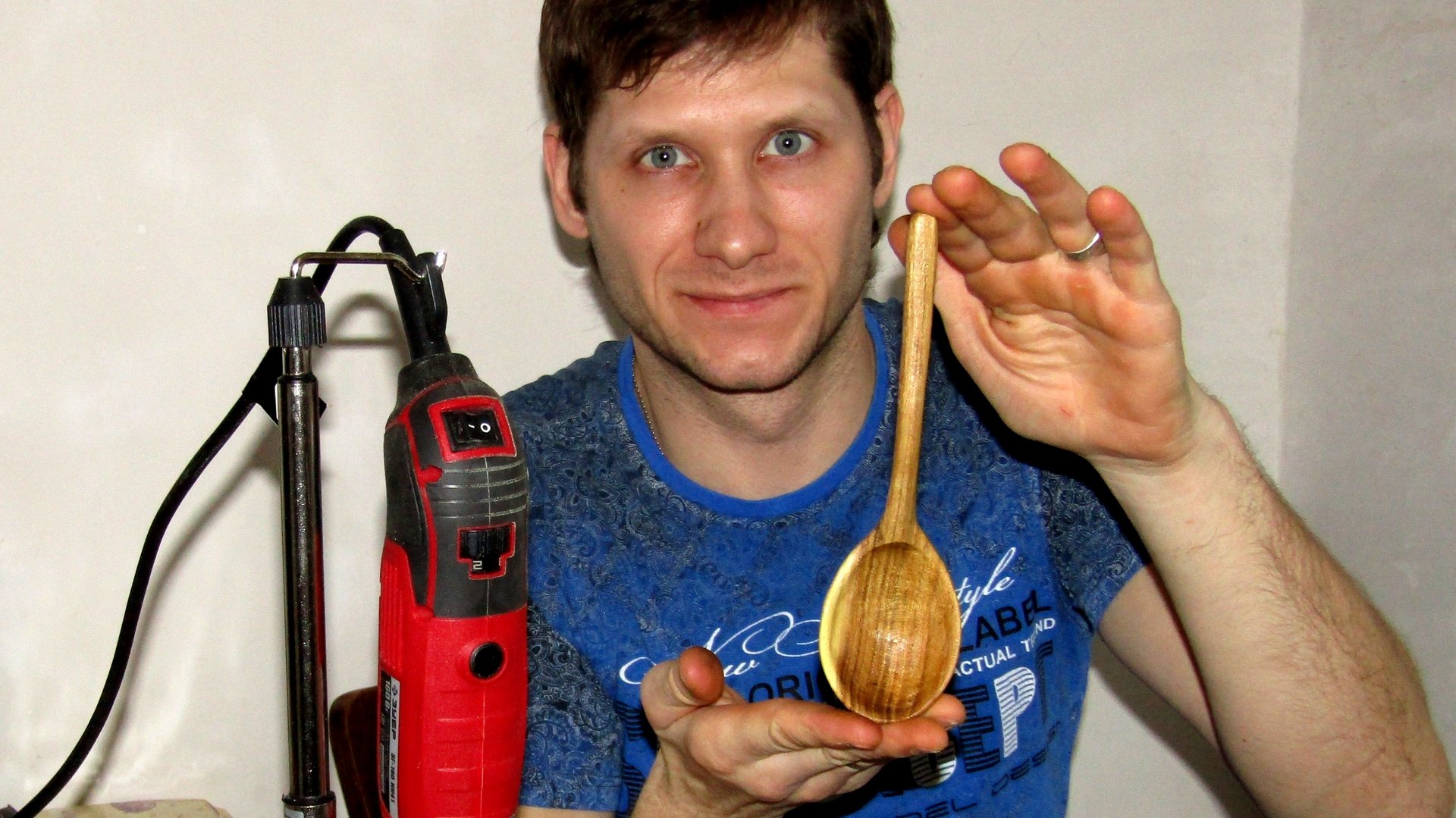 Резная деревянная ложка